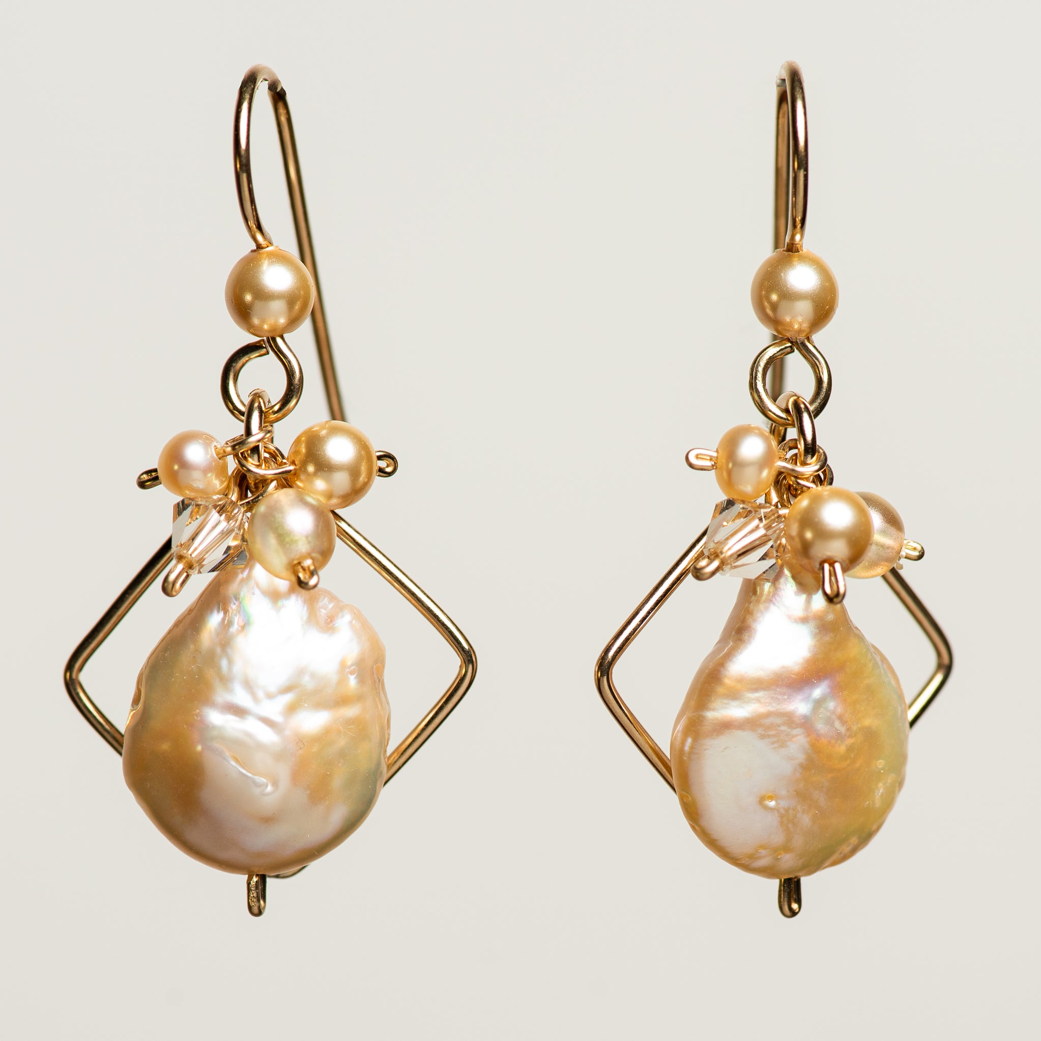 Unique jewelry collection: creamy, sparkly Champagne Cream by Honica!