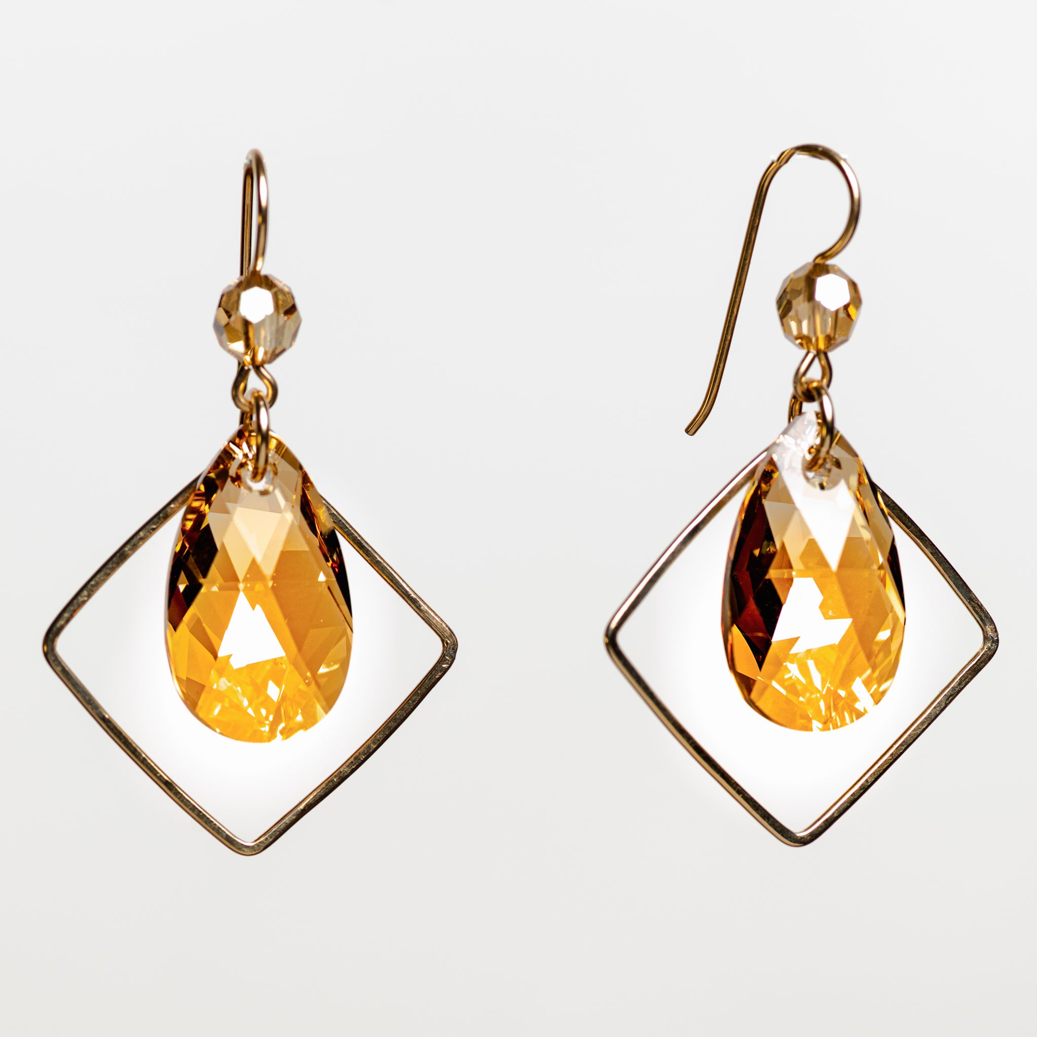 Unique jewelry collection: creamy, sparkly Champagne Cream by Honica!